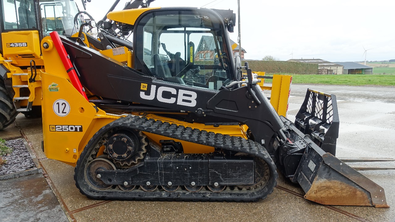 JCB 250 T — Monfort SA